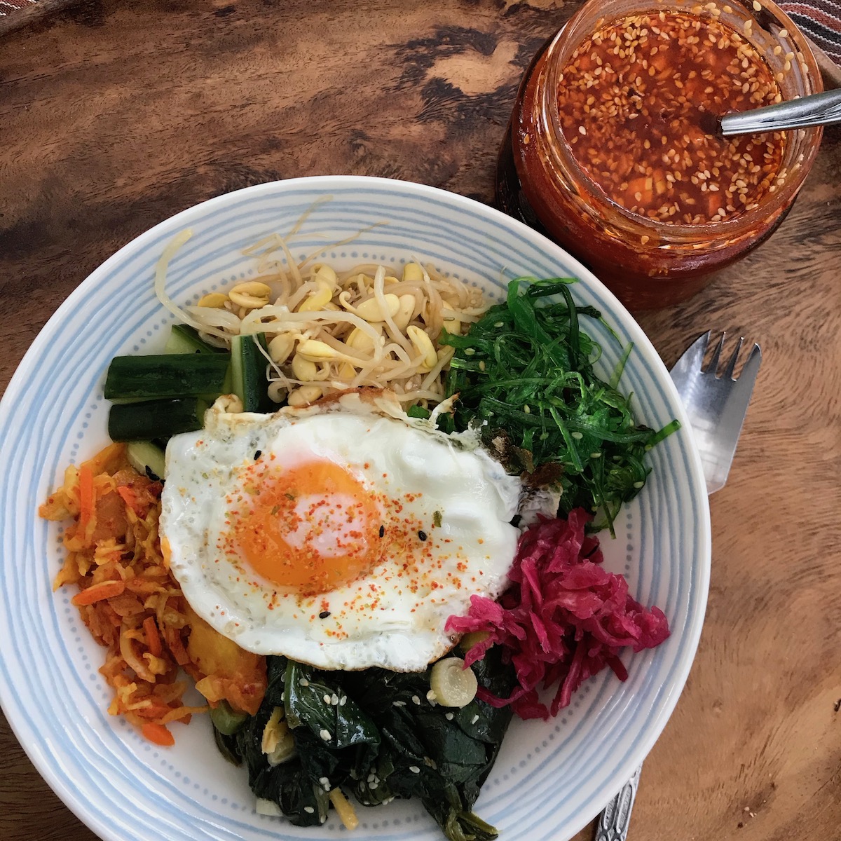 Easy Bibimbap Recipe: Quick Korean Rice Bowl with gochujang sauce – The ...