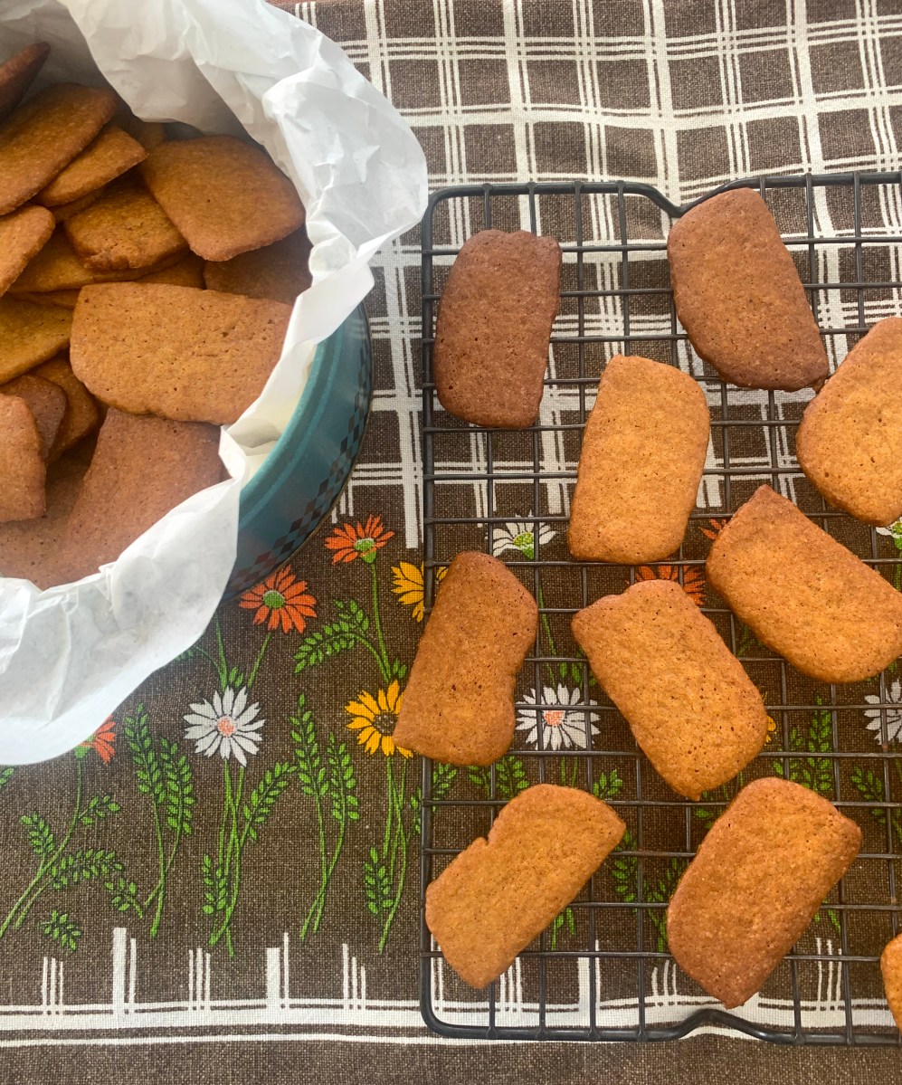 Classic Swedish Ginger Thins Recipe for Christmas – The Back Yard Lemon ...
